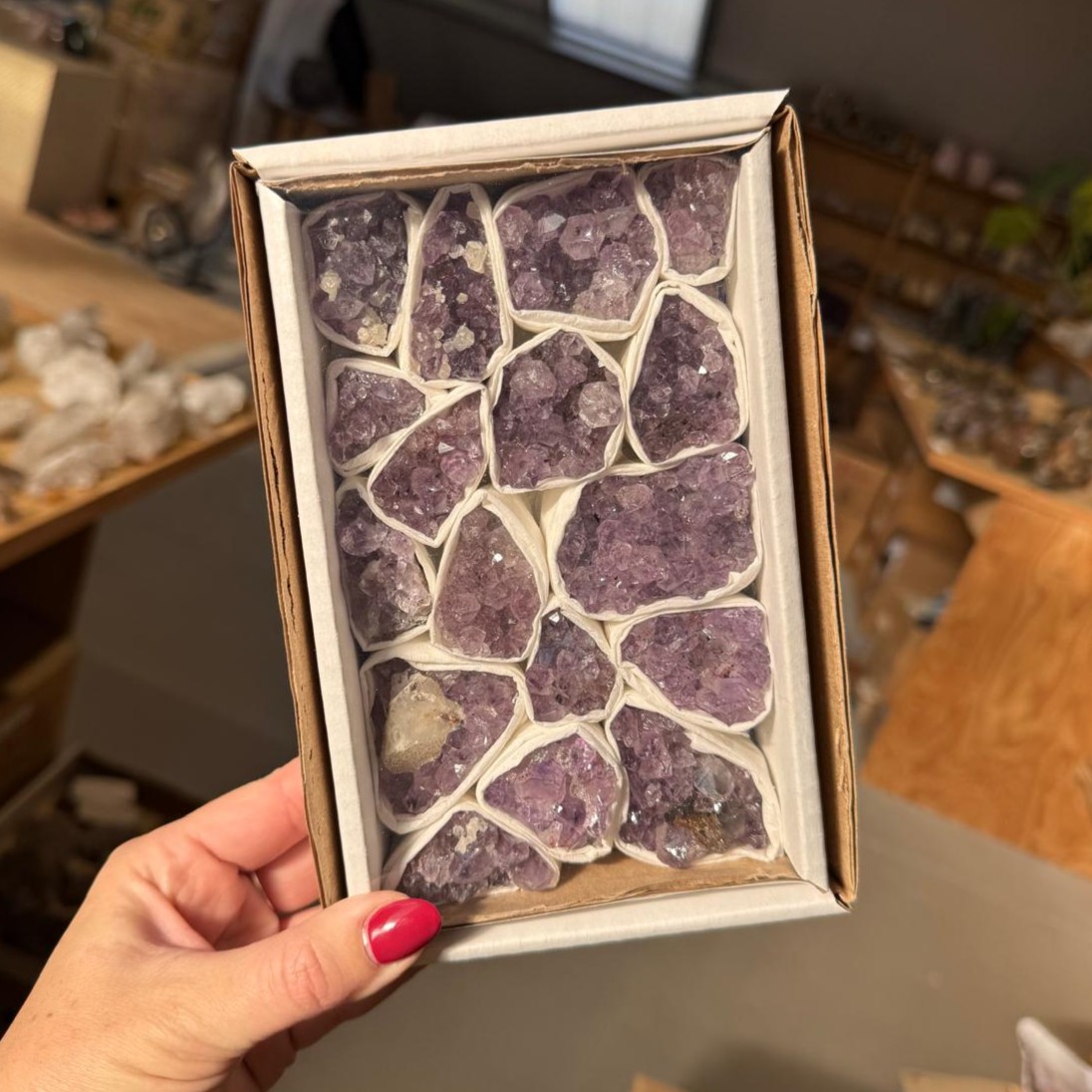 Box - Amethyst clusters #3 - The Old Earth